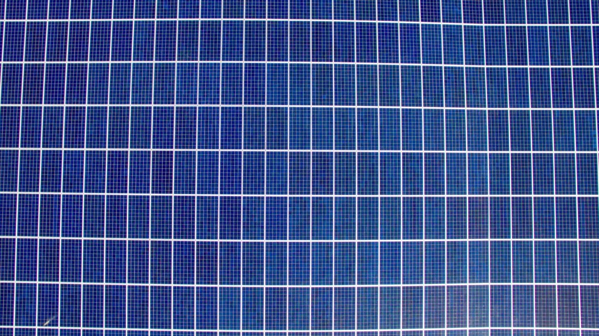 El límite de eficiencia teórica de los paneles solares aumenta en un 33 ...