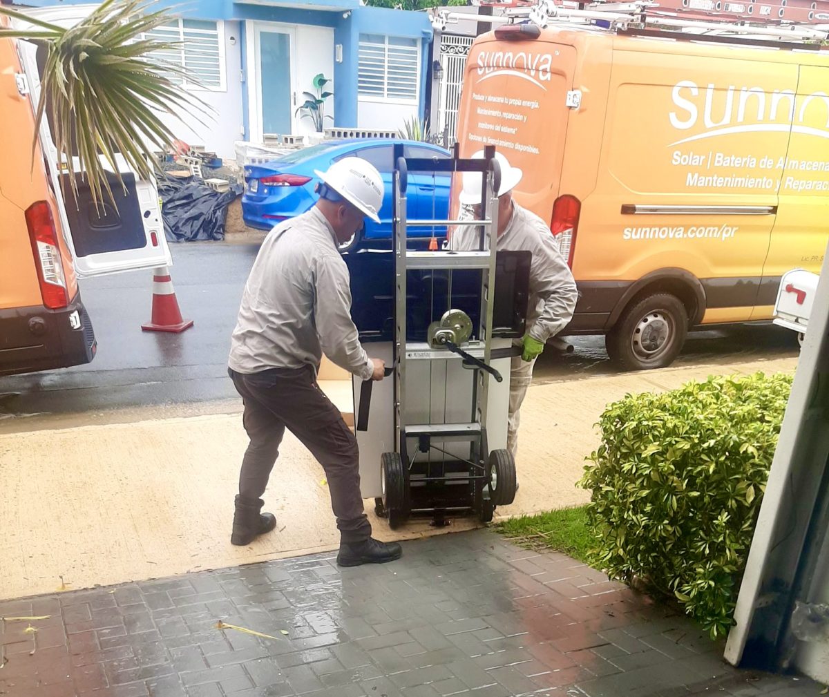 La energía solar más almacenamiento mantuvieron las luces encendidas en ...