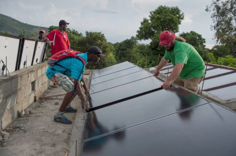 En Puerto Rico, una acción solidaria lleva instalaciones solares a ...