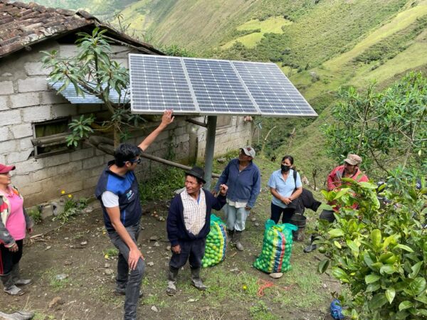 En Ecuador, distribuyen equipos fotovoltaicos en zonas rurales de Quito ...