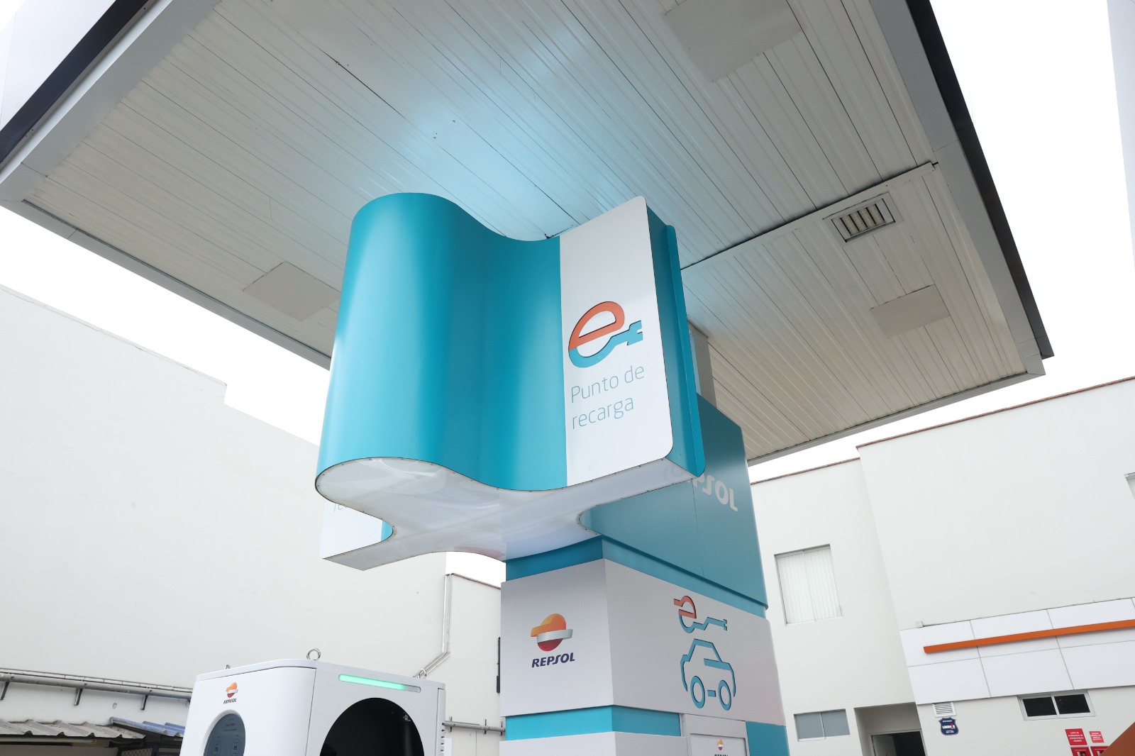 Repsol inaugura en Perú su primera electrolinera – pv magazine Latin ...